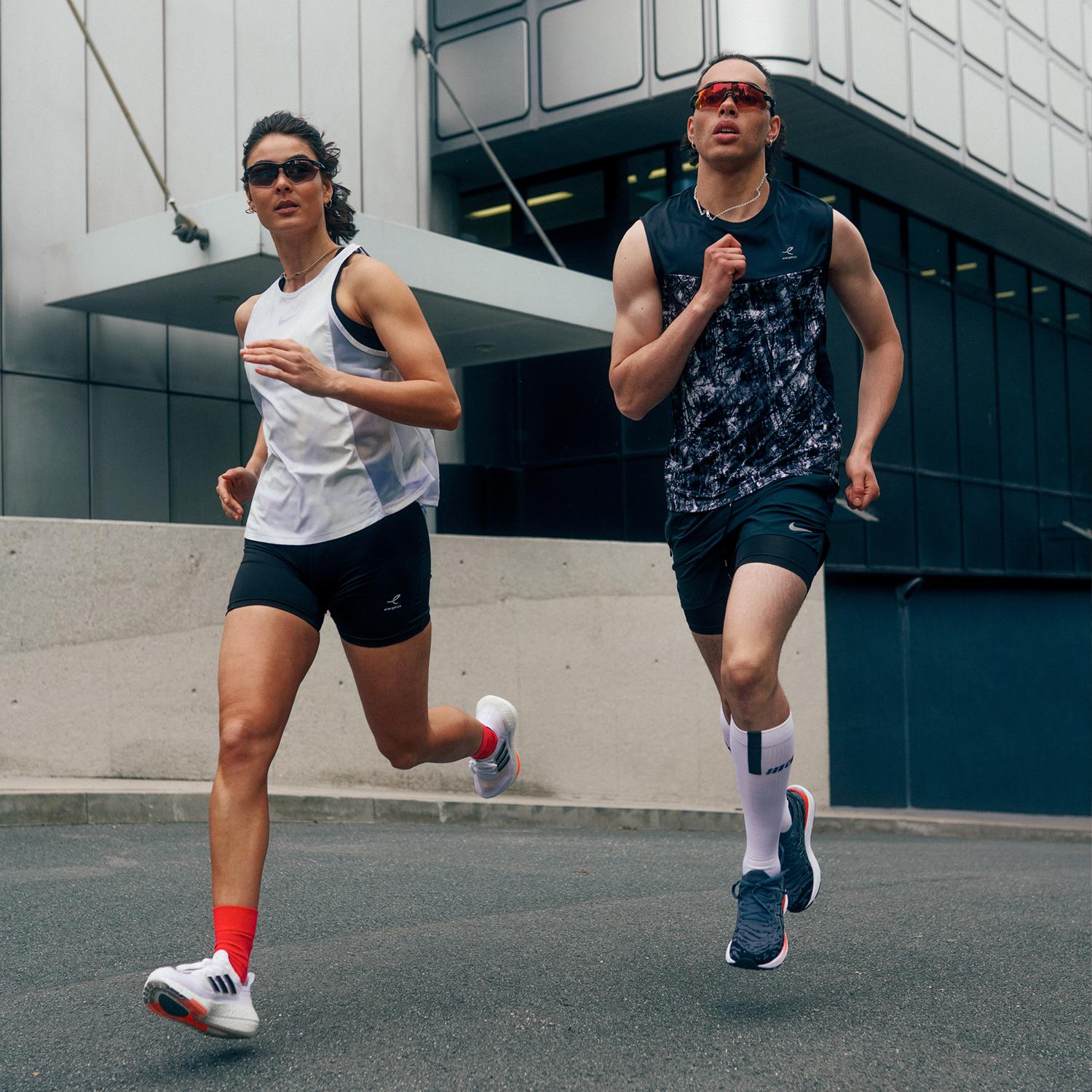 Sportartikel, Sportbekleidung und Sportschuhe jetzt bei SportScheck kaufen